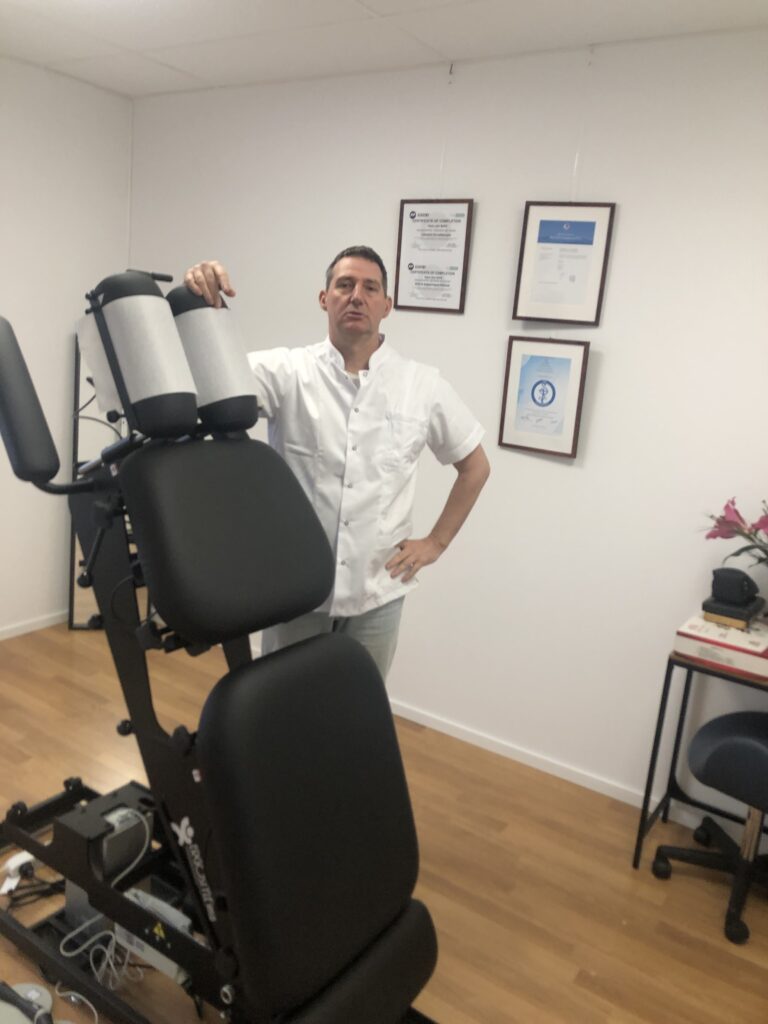 Thomspon drop table – Onze behandeltafel voor de chirotherapie - Care 2 ...